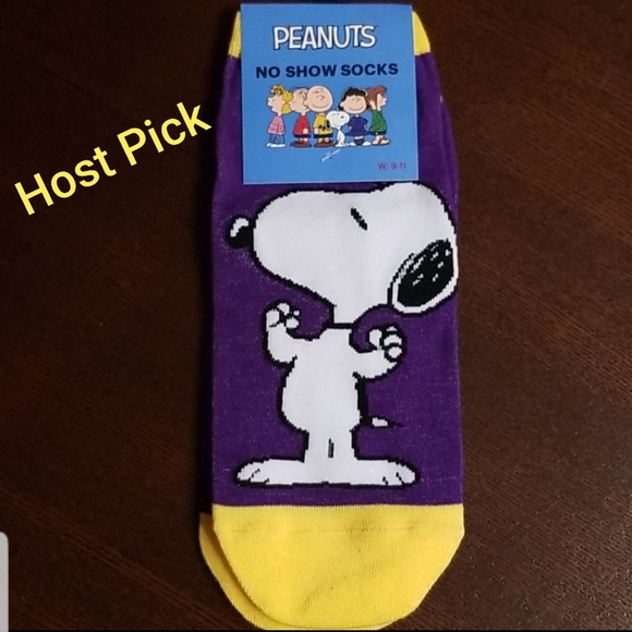 Peanuts | Accessories | 4 For 2 Peanuts Snoopy Socks | Poshmark